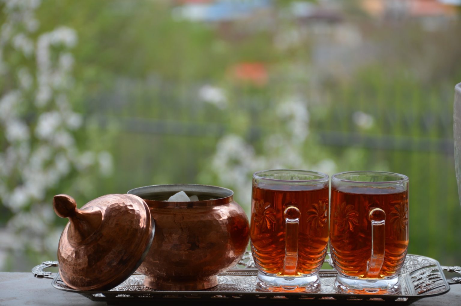 Iranian Customs And Etiquettes You Need to Know! | IranAmaze